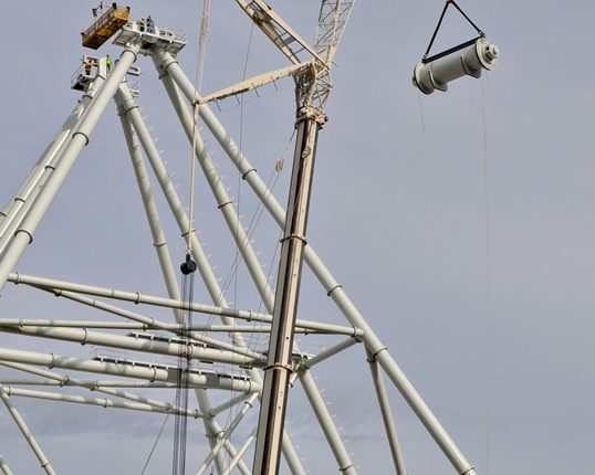 Crane Rental Corporation Lifts Hub of Orlando Eye using Terex AC500-2 ...